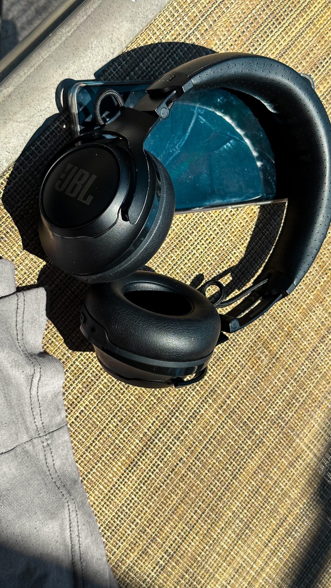 Audífonos JBL Club 700BT; Ligeros, portátiles y funcionales - Vida y Estilo